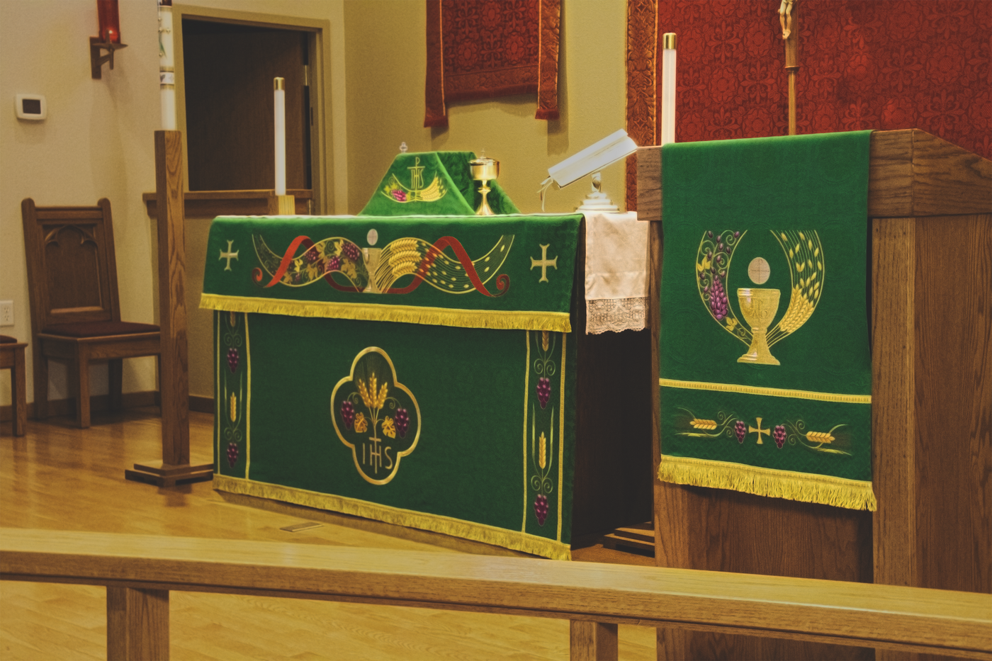 Liturgical Vestments, Church Linens & Fabrics | Ecclesiastical Sewing