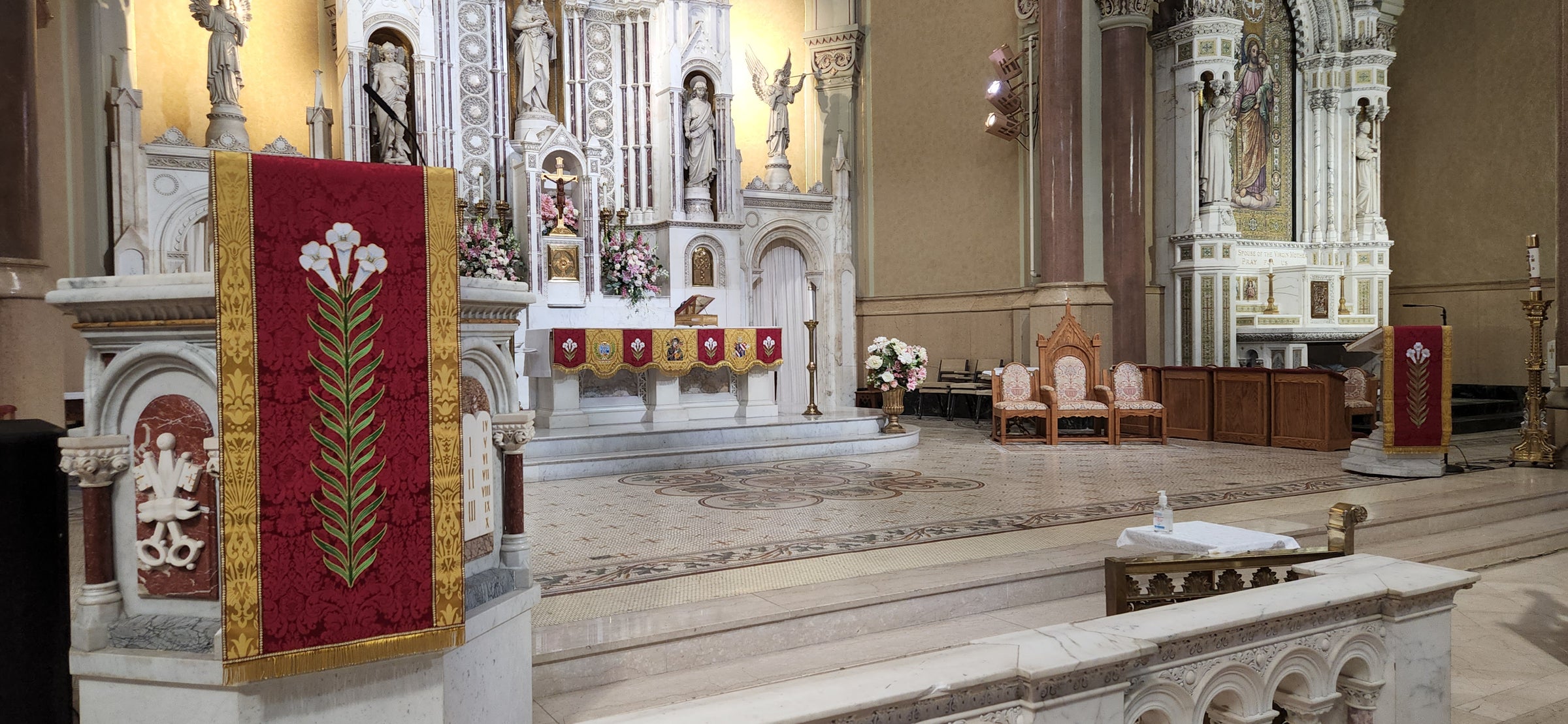 Liturgical Vestments, Church Linens & Fabrics | Ecclesiastical Sewing